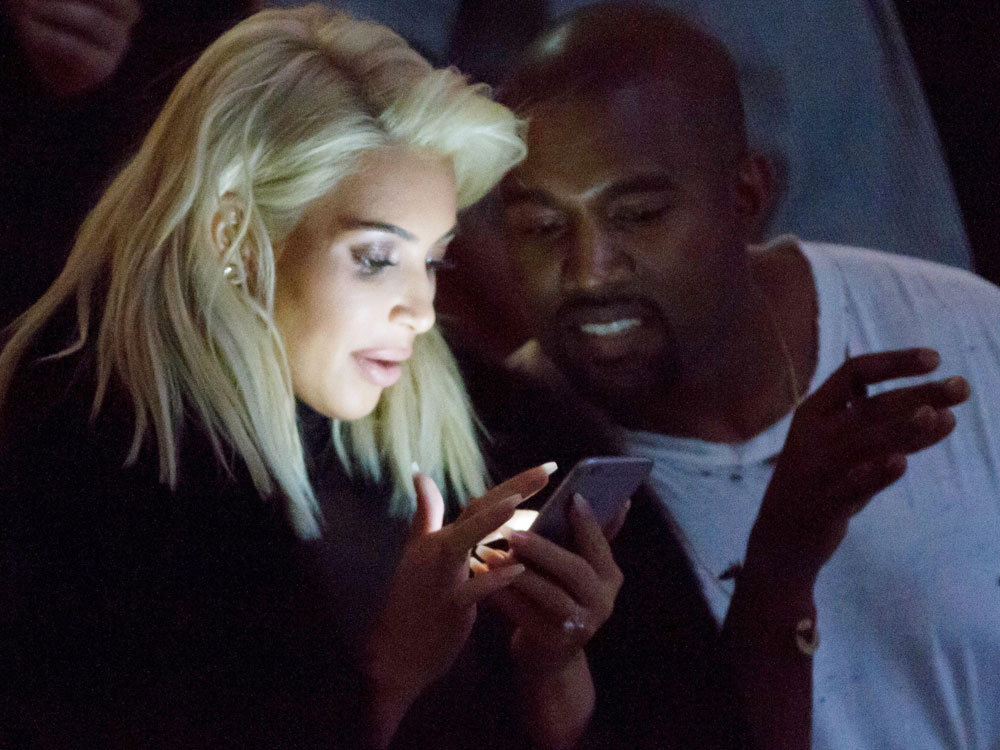 5 Cringeworthy Sexting Fails To Make You Giggle Look