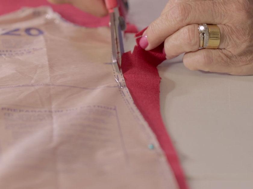 How To Make A Dress How To Cut Fabric With A Paper Pattern Kursus 