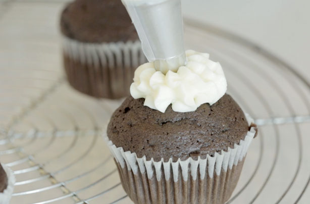 How to ice cupcakes
