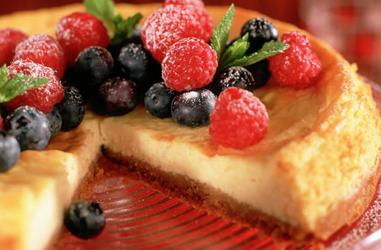 Baked Cheesecake With Fresh Berries | American Recipes | GoodtoKnow